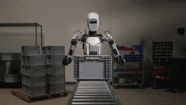 Людиноподібний робот-вантажник походить чотири години з 25-кілограмовим ...